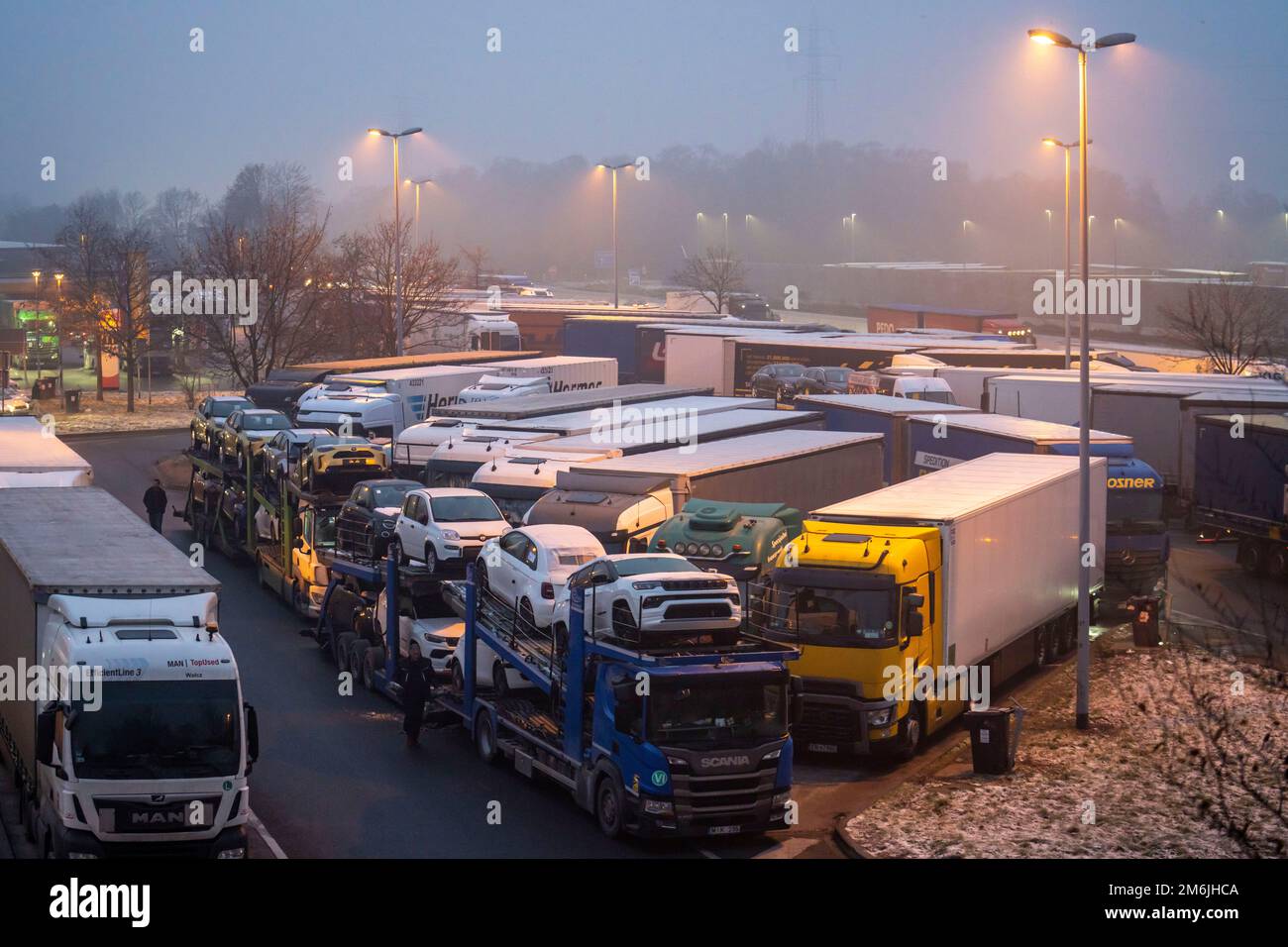 Heavy traffic on the A2 at the Bottrop-Süd service area, overcrowded ...