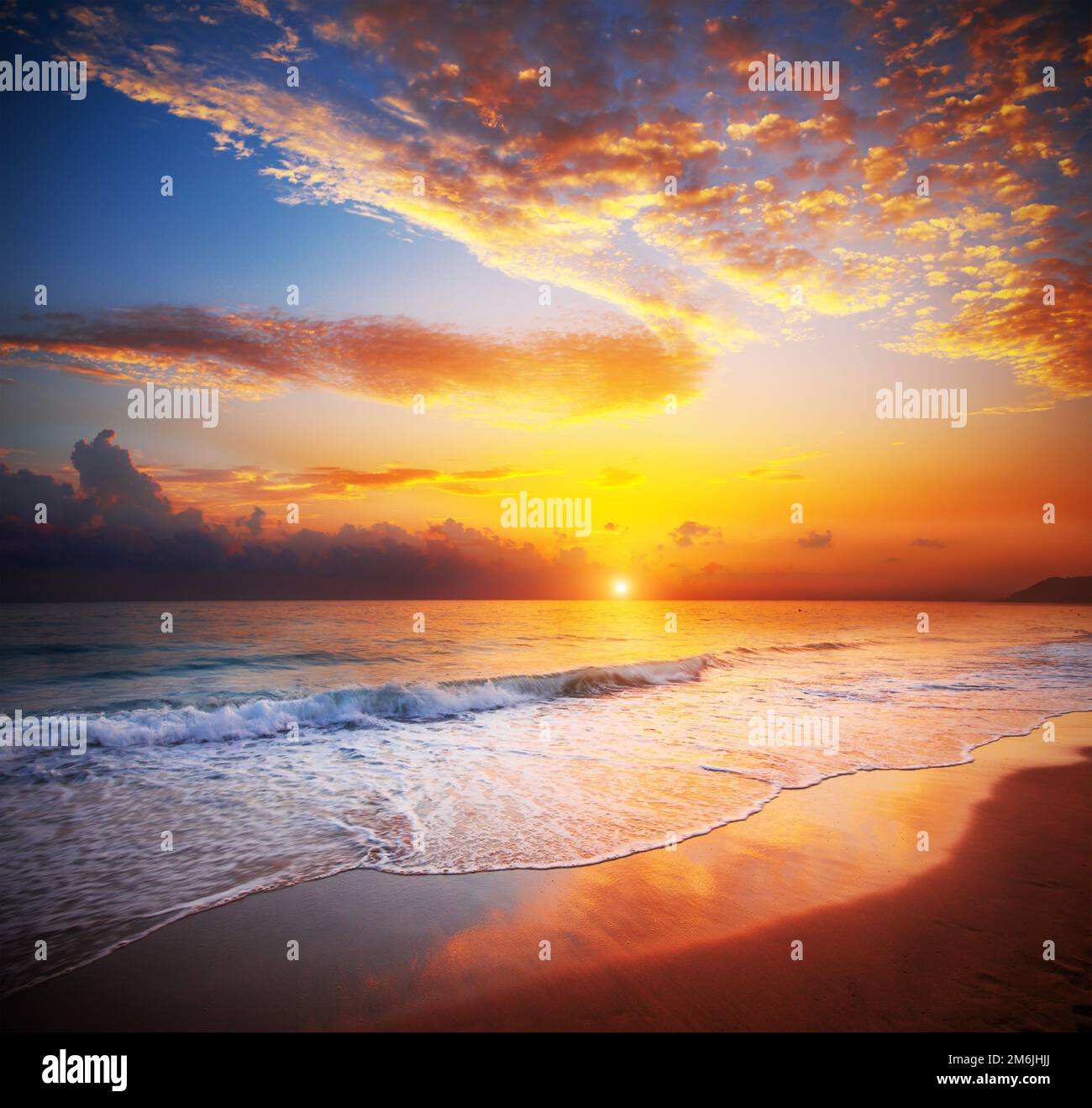 Beautiful sunset beach hi-res stock photography and images - Alamy