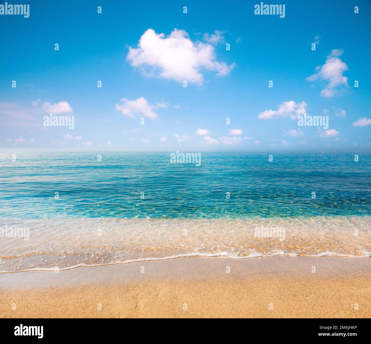 Beautiful sandy beach blue sea hi-res stock photography and images - Alamy