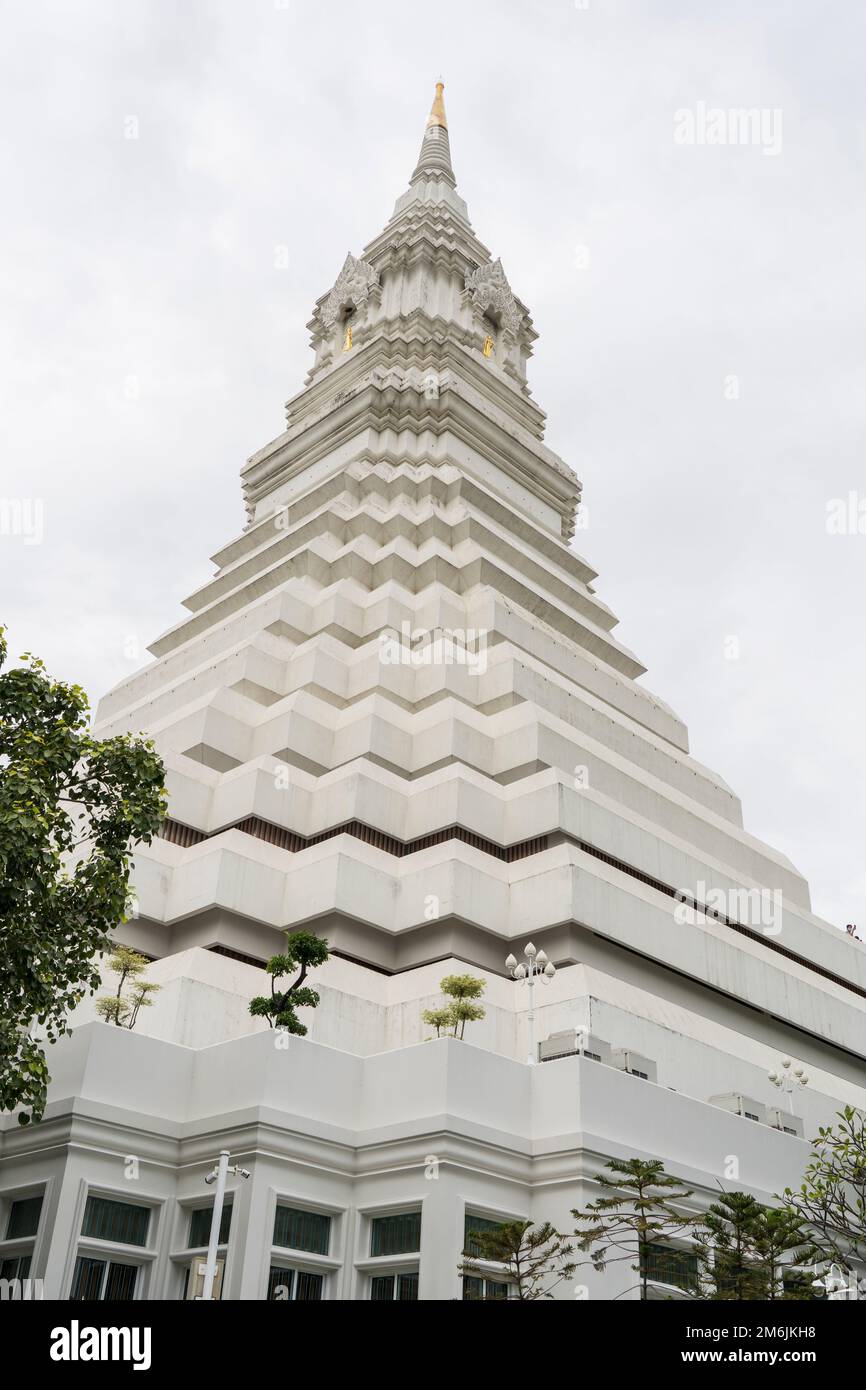 White Pagoda at Wat Paknam in Bangkok, Thailand Stock Photo - Alamy