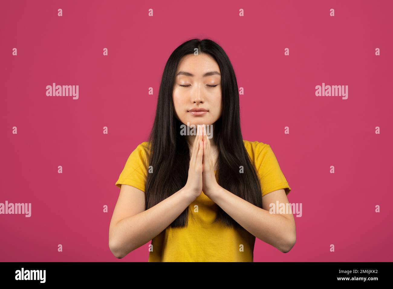Korean prayer praying asian hi-res stock photography and images - Alamy