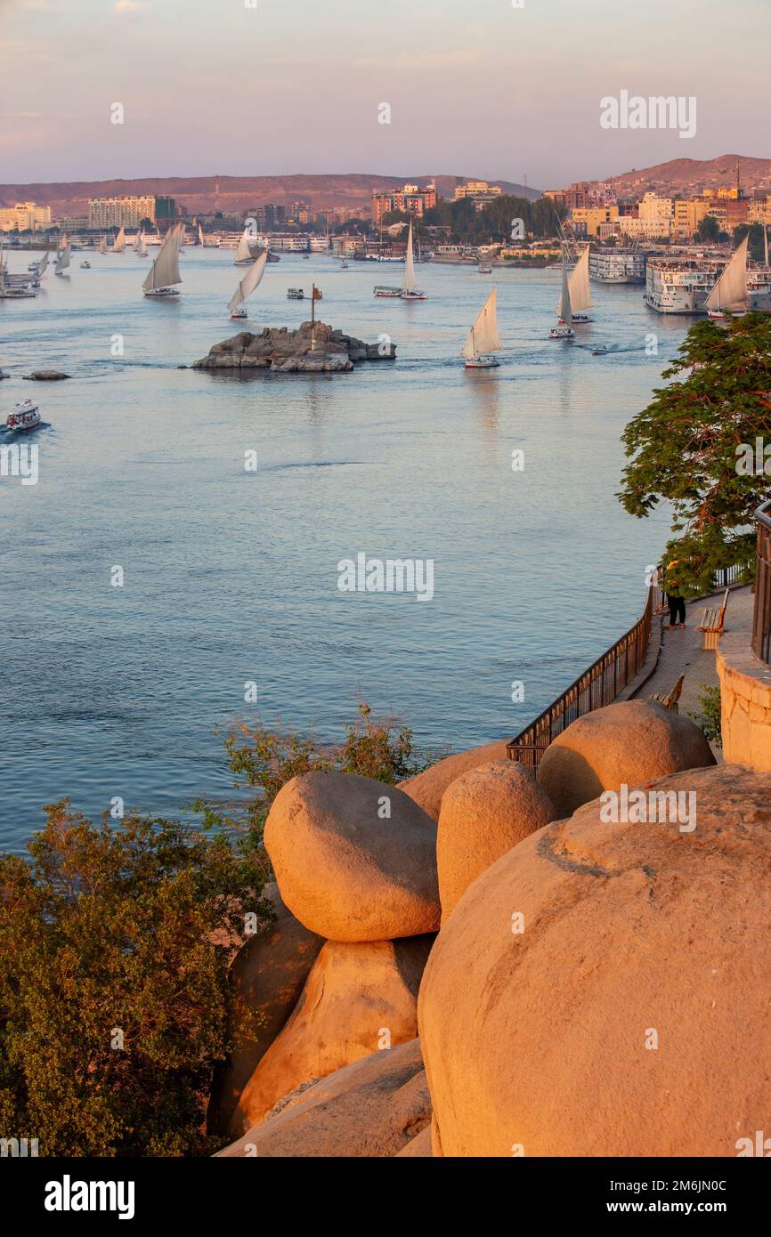 Traditional boats aswan hi-res stock photography and images - Alamy