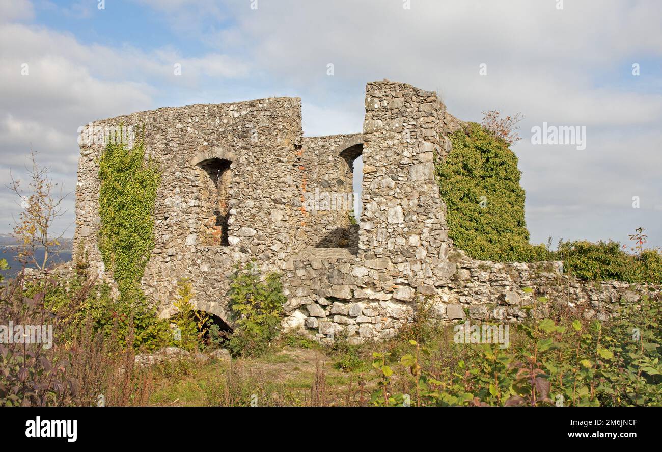 Castle ruin MÃ¤gdeberg, MÃ¼hlhausen-Ehingen, Hegau Stock Photo - Alamy