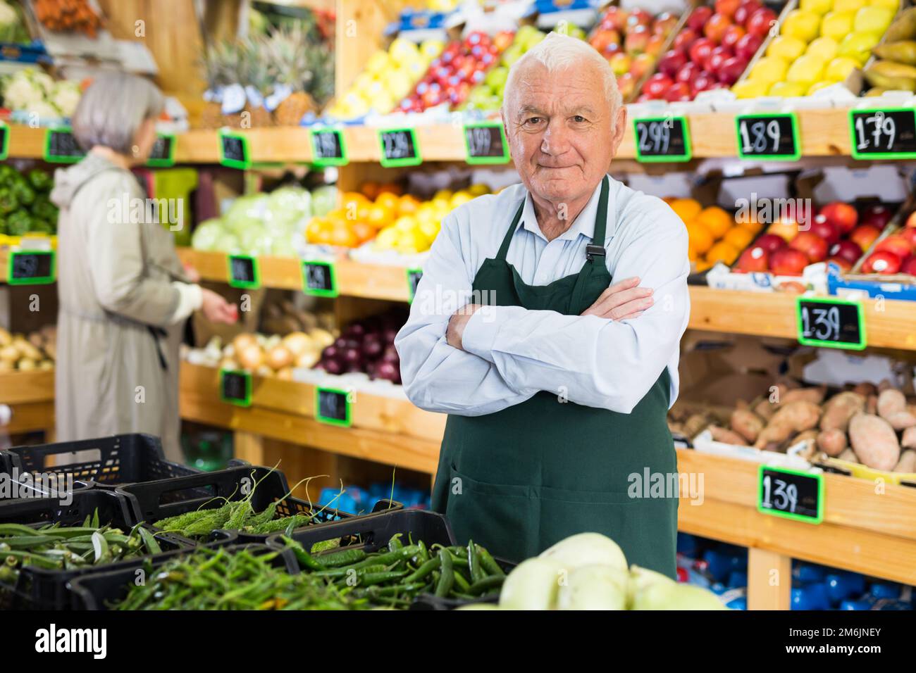Portrait of an elderly supermarket worker in sales floor Stock Photo ...