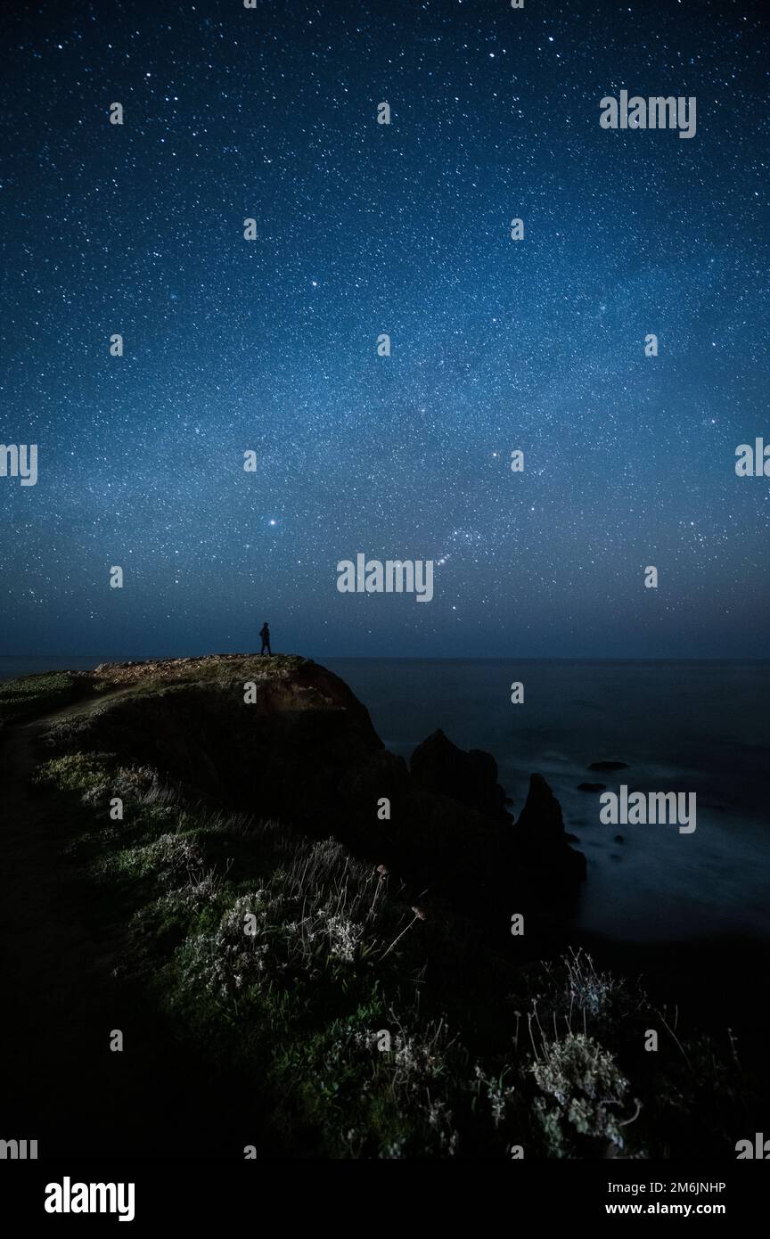 Milky way over ocean hi-res stock photography and images - Alamy