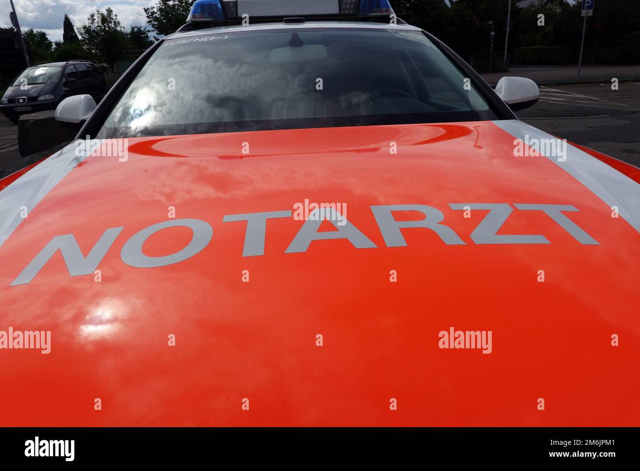 Symbol image emergency doctor car Stock Photo - Alamy