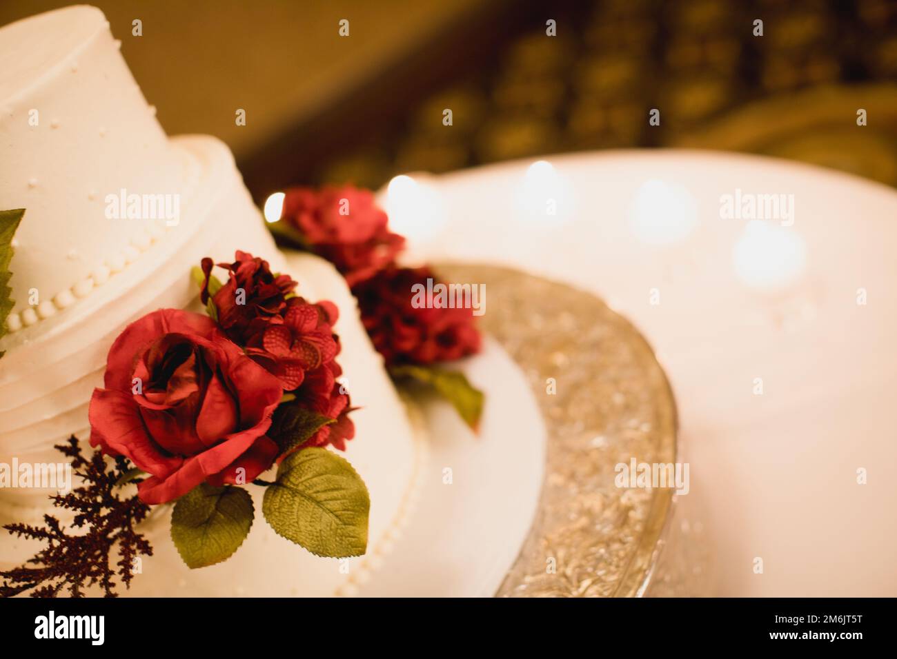 wedding cake celebration flower decoration Stock Photo - Alamy