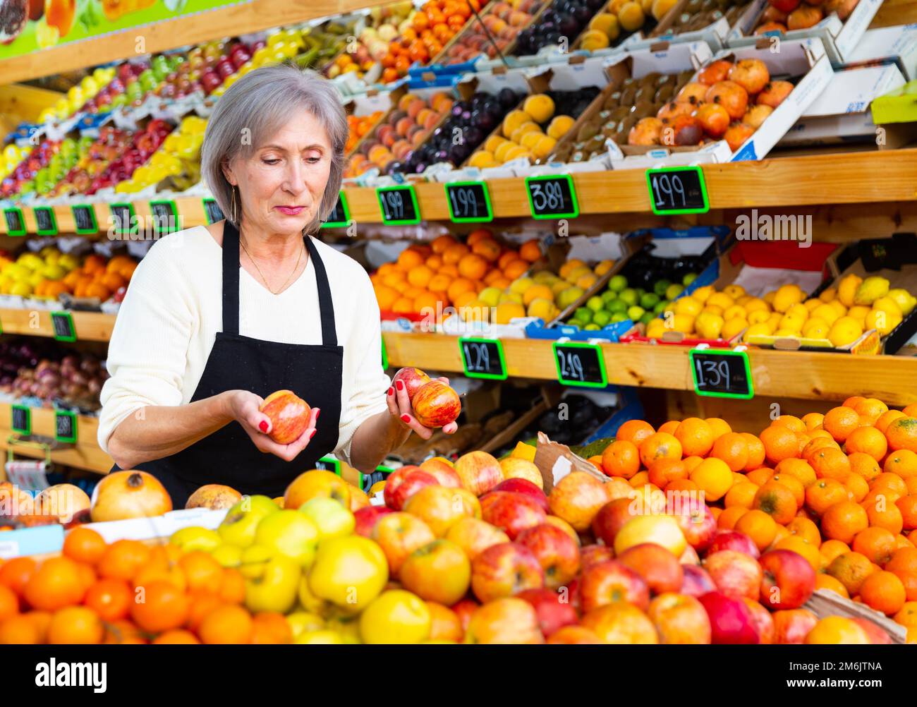 Stacking shelves supermarket hi-res stock photography and images - Alamy