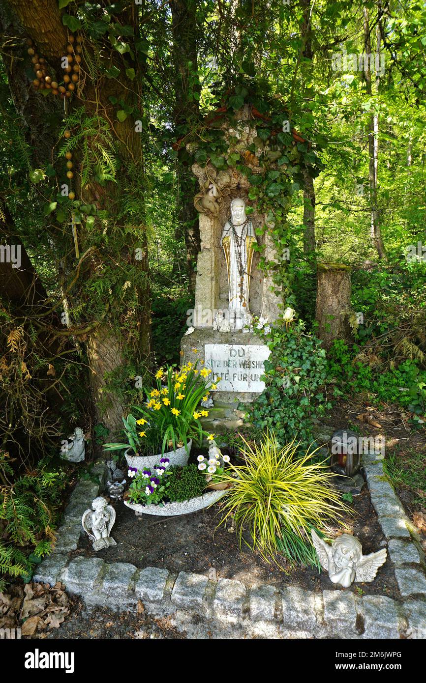 Marian figure, wayside cross Stock Photo - Alamy