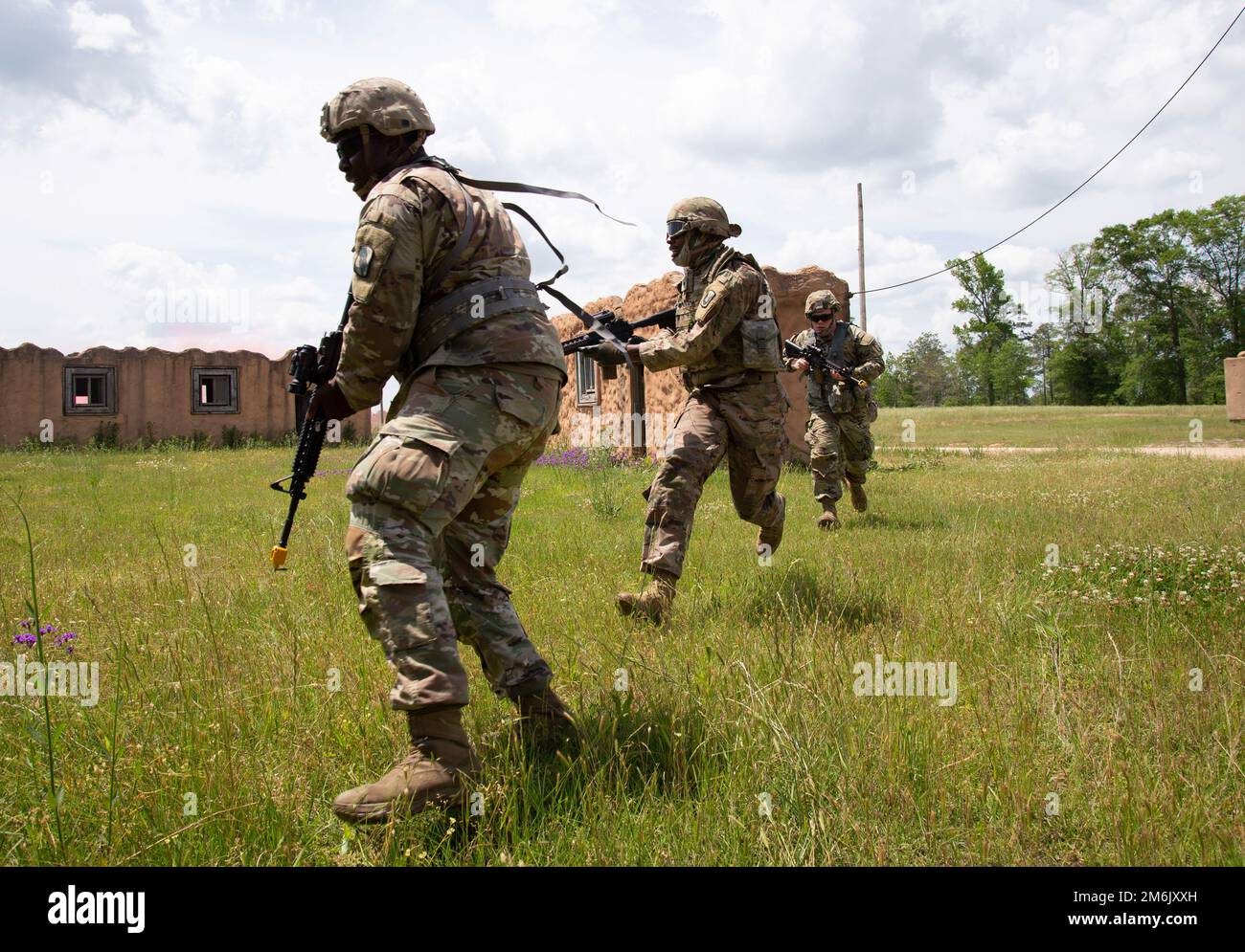U.S. Army Soldiers with 1st Squadron, 98th Cavalry Regiment, 155th ...