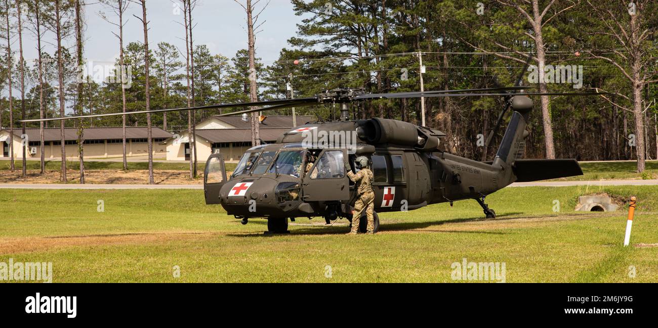 U.S. Soldiers with 185th Aviation Brigade, Mississippi Army National ...