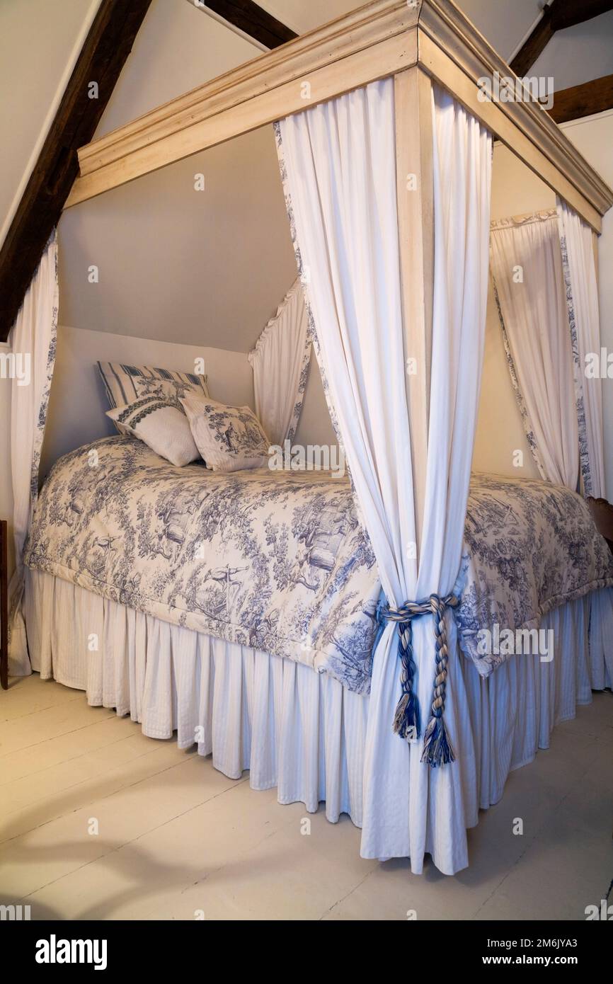 Elegant frame 19th century hi-res stock photography and images - Alamy