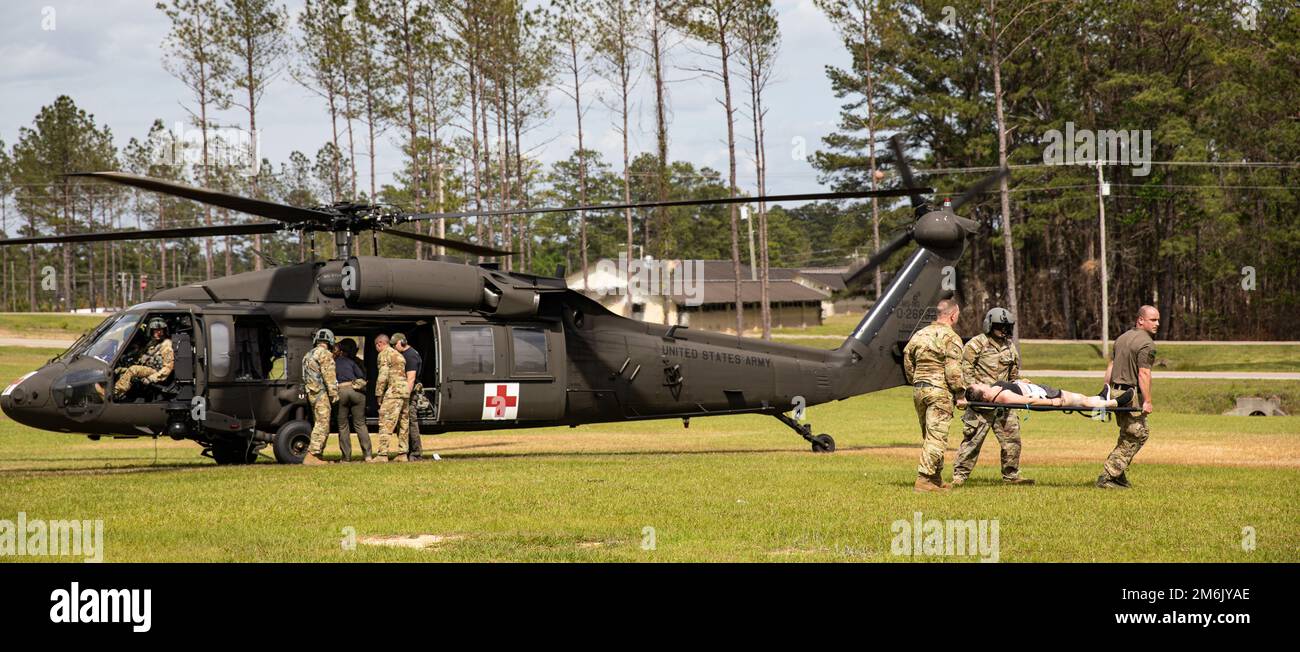 U.S. Soldiers with 185th Aviation Brigade, Mississippi Army National ...