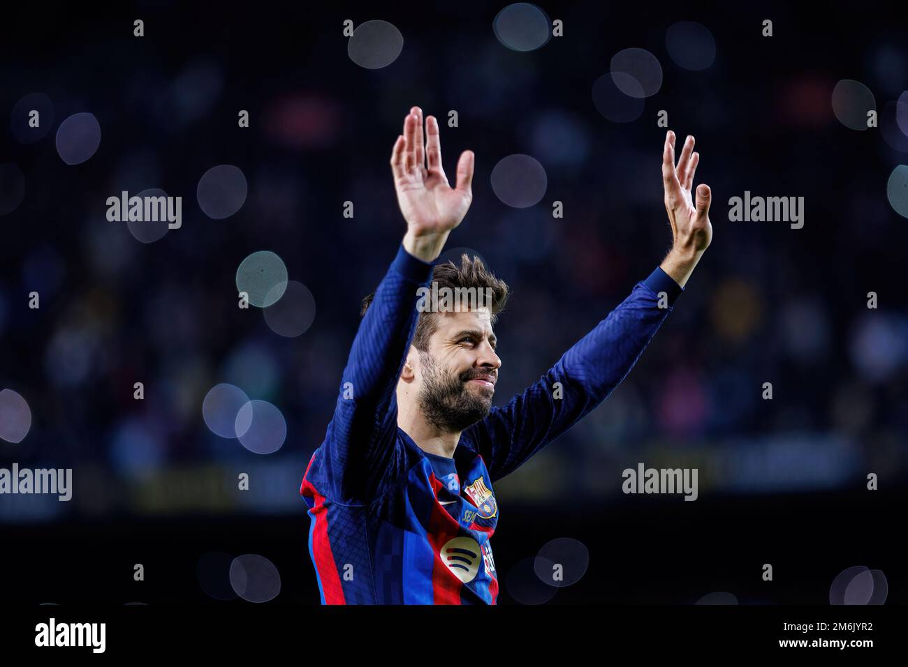 BARCELONA - NOV 5: Pique salutes the fans after the LaLiga match ...
