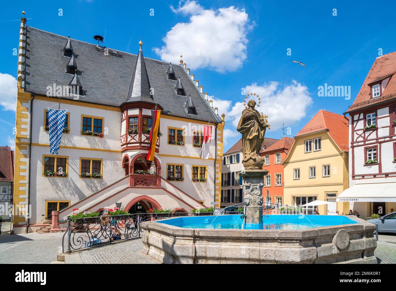 Die historische Altstadt von Volkach am Main in Unterfranken mit ...