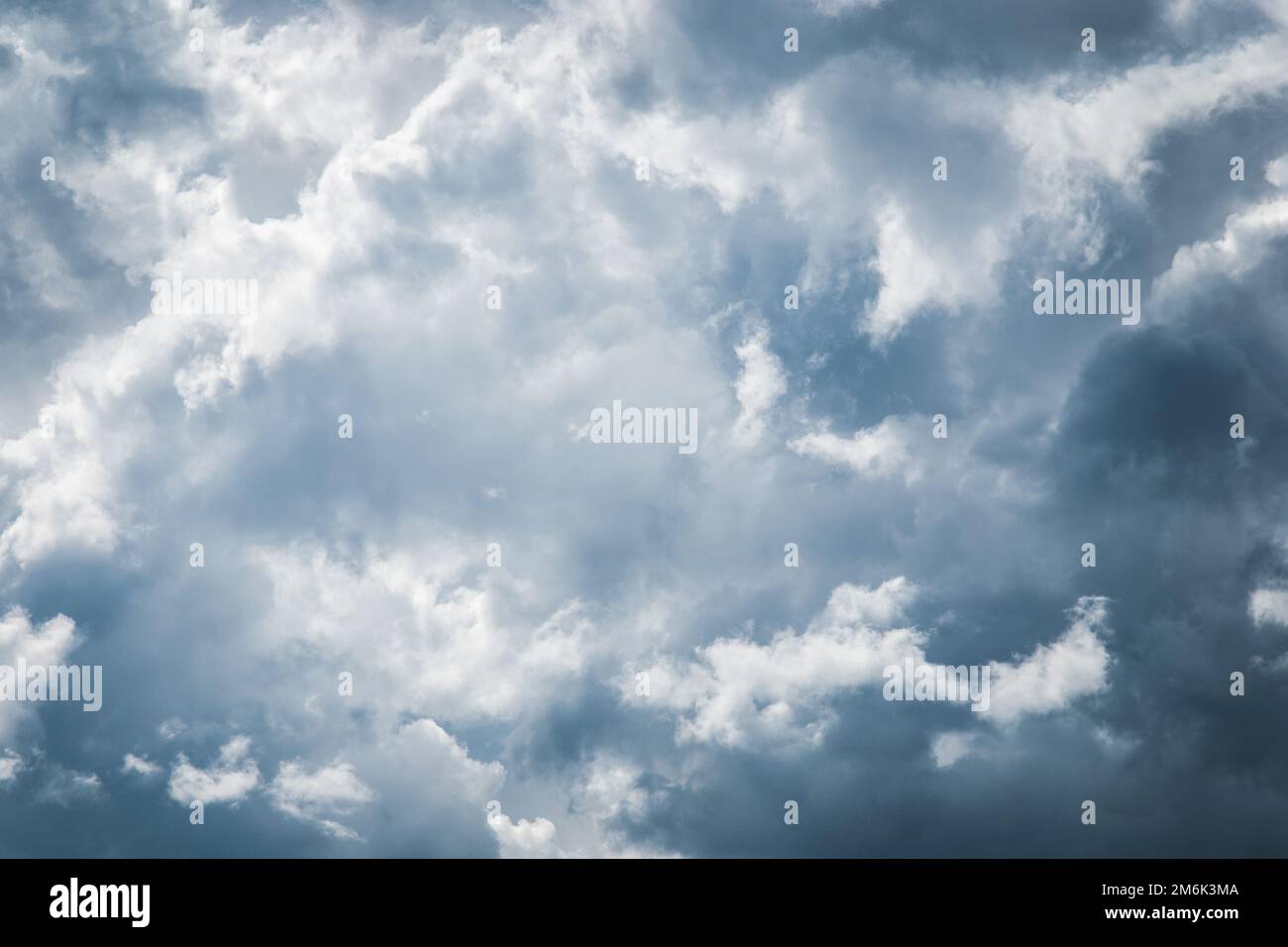 Beautiful sky cloud dramatic hi-res stock photography and images - Alamy