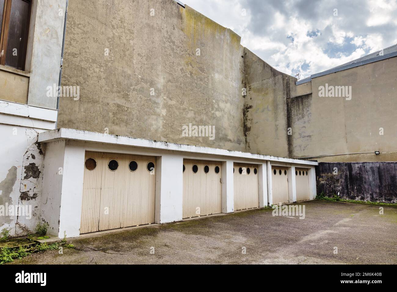 Run down buildings hi-res stock photography and images - Alamy