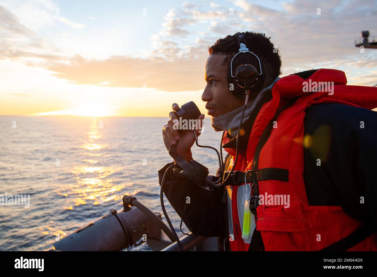 Pacific Ocean. 15th Dec, 2022. Operations Specialist 3rd Class Elijah ...