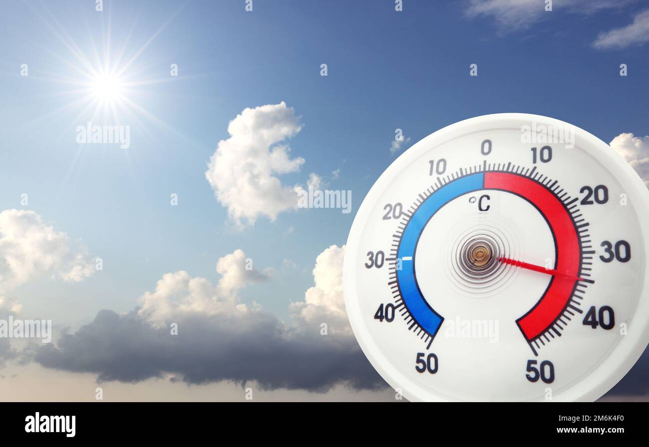Thermometer with celsius scale showing extreme high temperature Stock ...