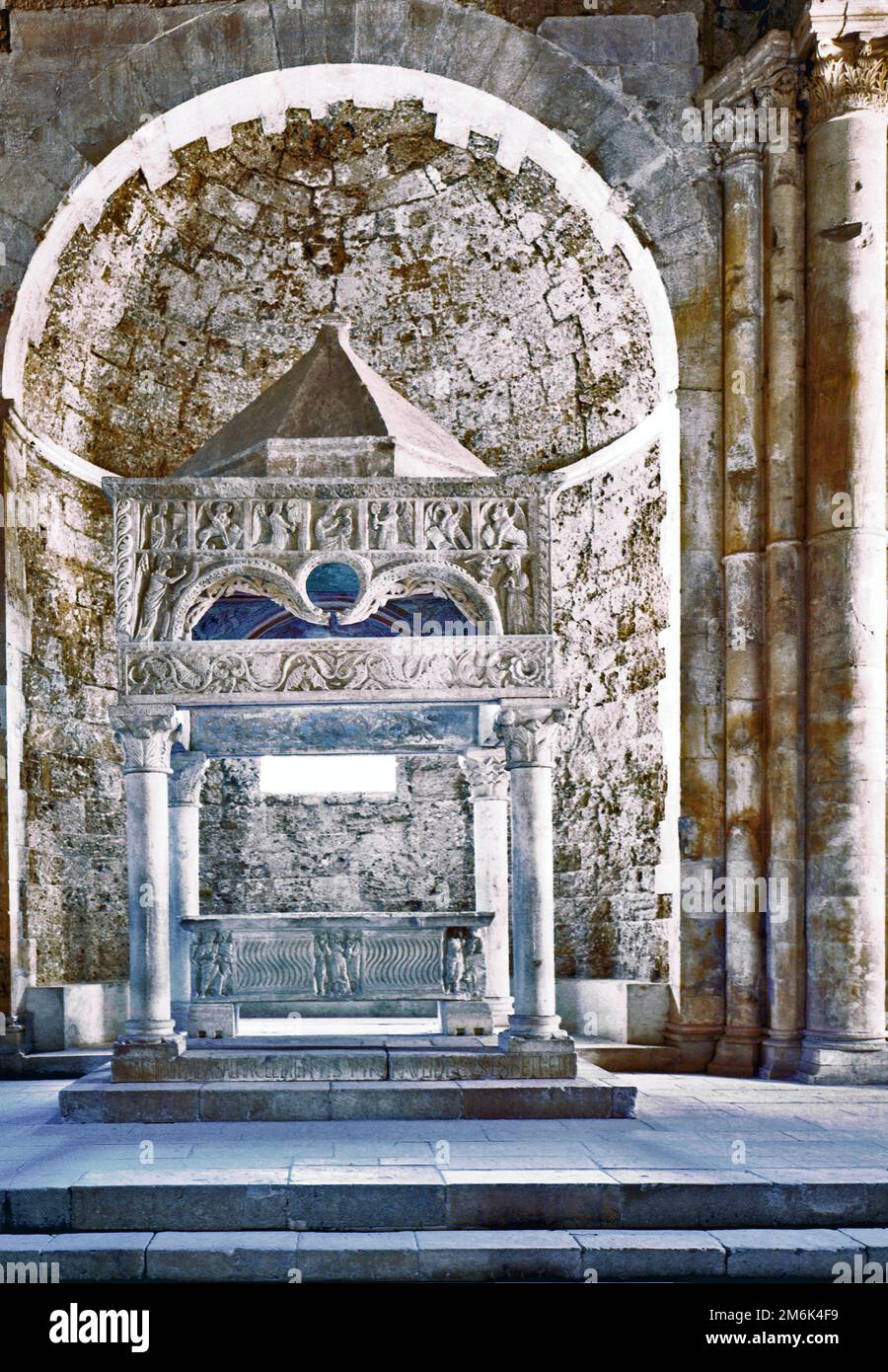 Abbey of San Clemente a Casauria. Altar ciborium Stock Photo - Alamy