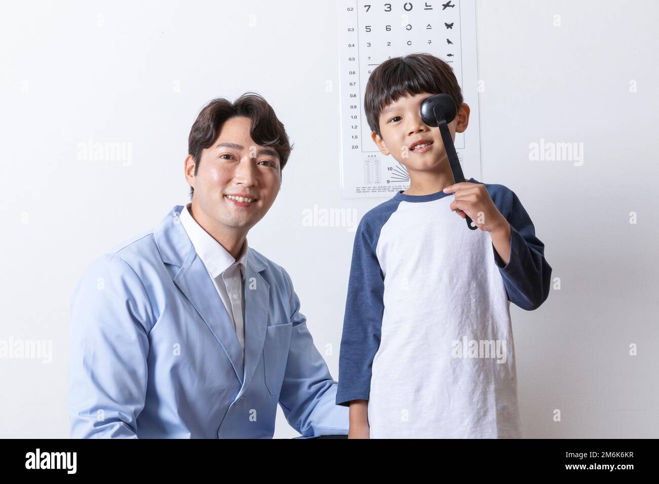 korean asian child in ophthalmic clinic eyesight test Stock Photo - Alamy