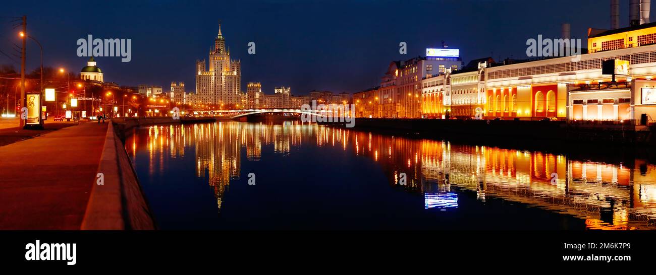 River bank night urban hi-res stock photography and images - Alamy