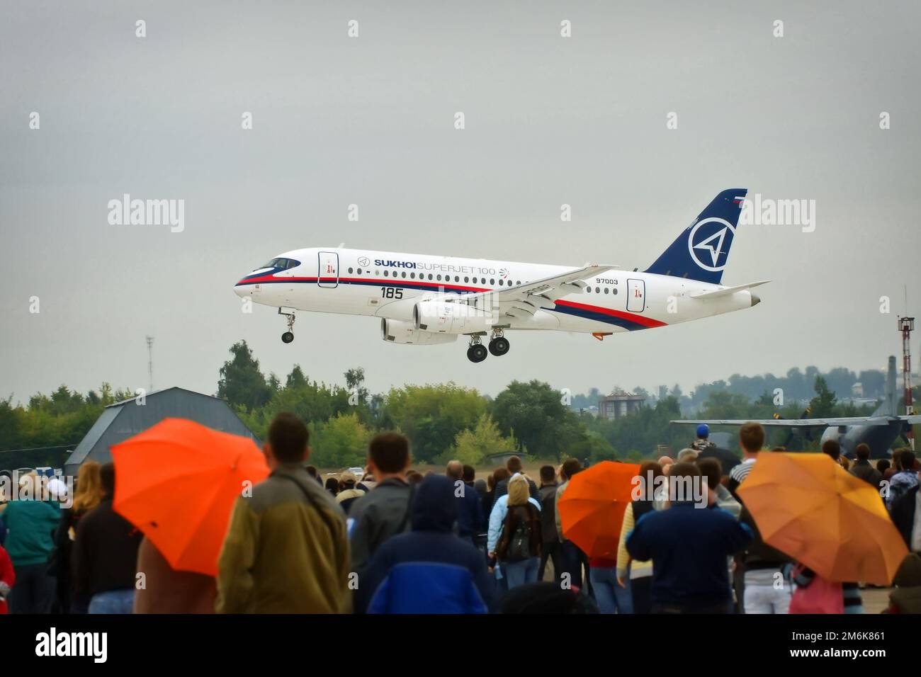 Regional jet airliner landing moscow hi-res stock photography and ...