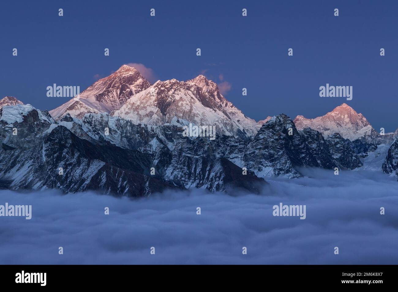 Mount everest sunset hi-res stock photography and images - Alamy