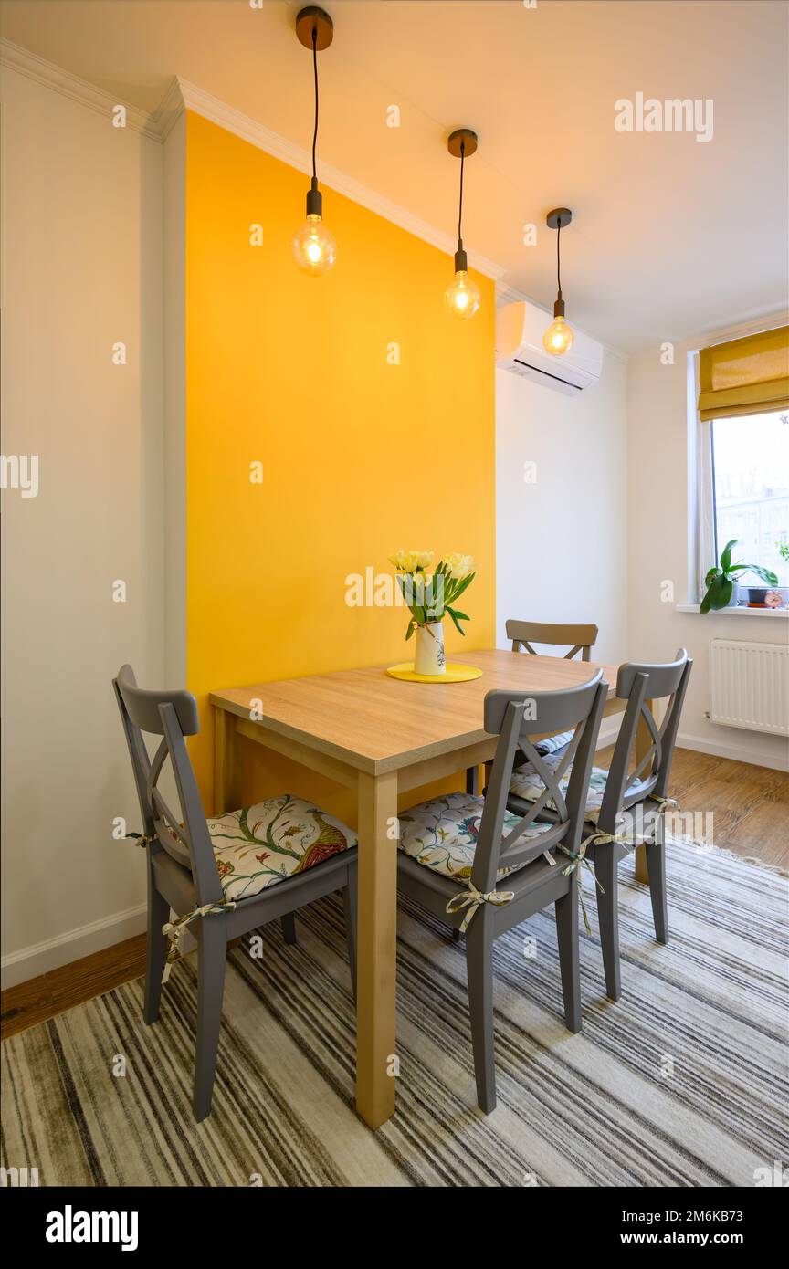 Dining table in cozy well designed dining room Stock Photo - Alamy