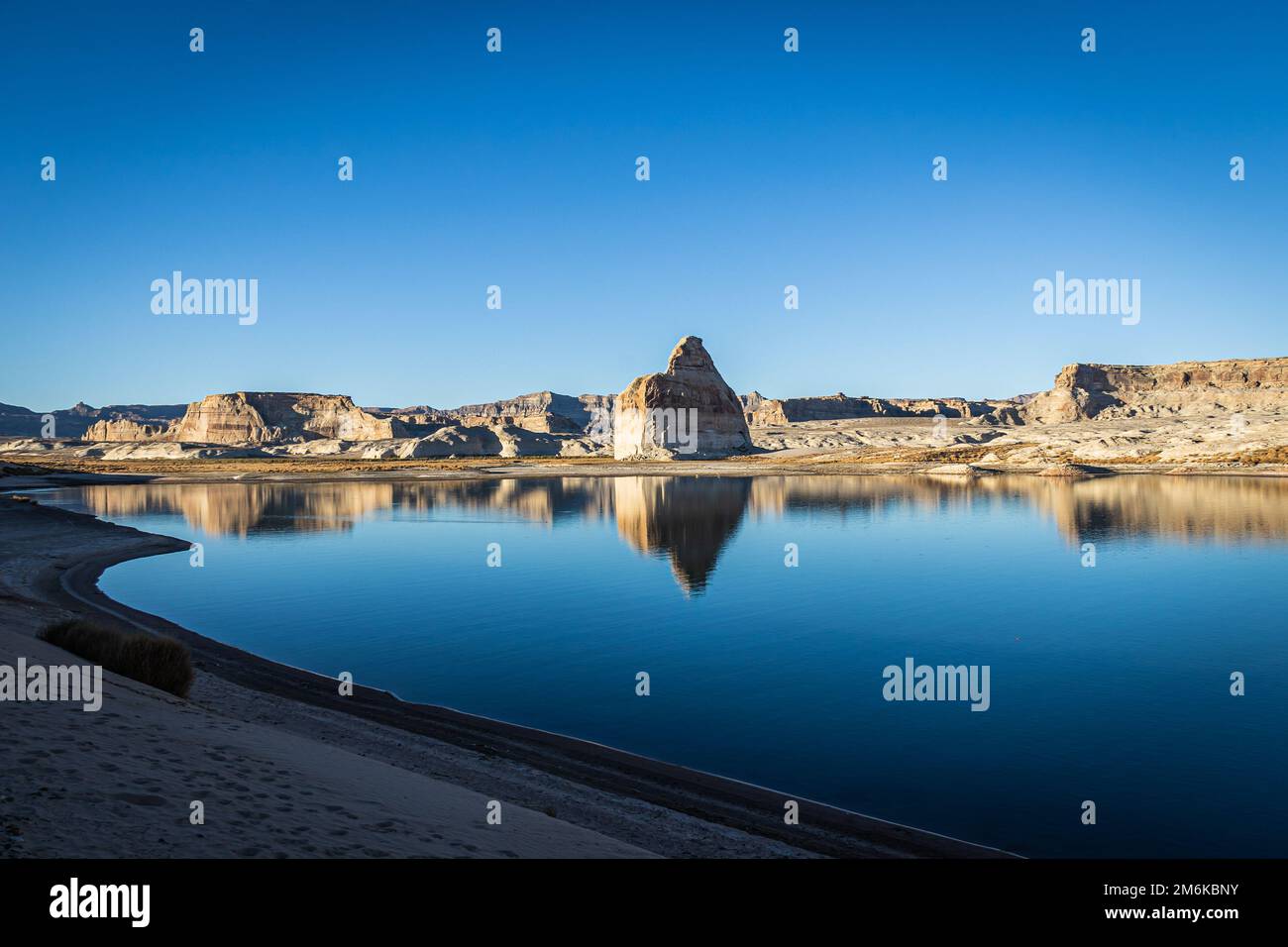 Lake Power in the United States at record low levels. The photo is ...