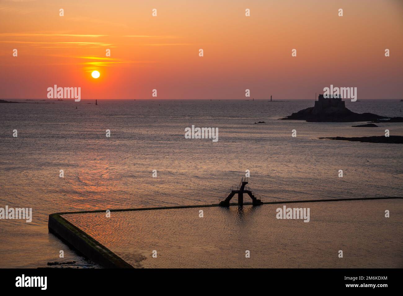 Pool saint malo beach hi-res stock photography and images - Alamy