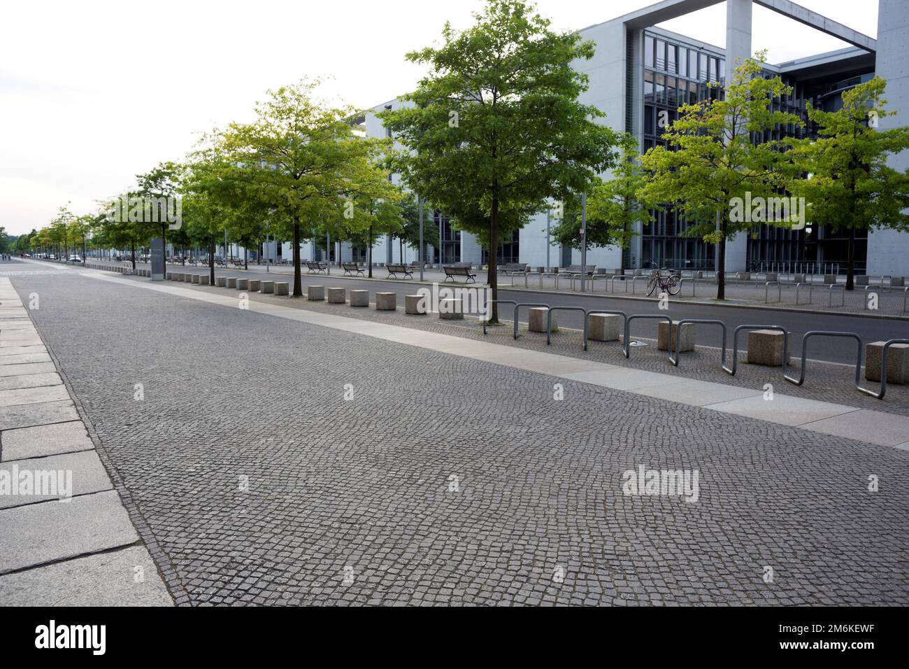 Reflective geometry hi-res stock photography and images - Alamy