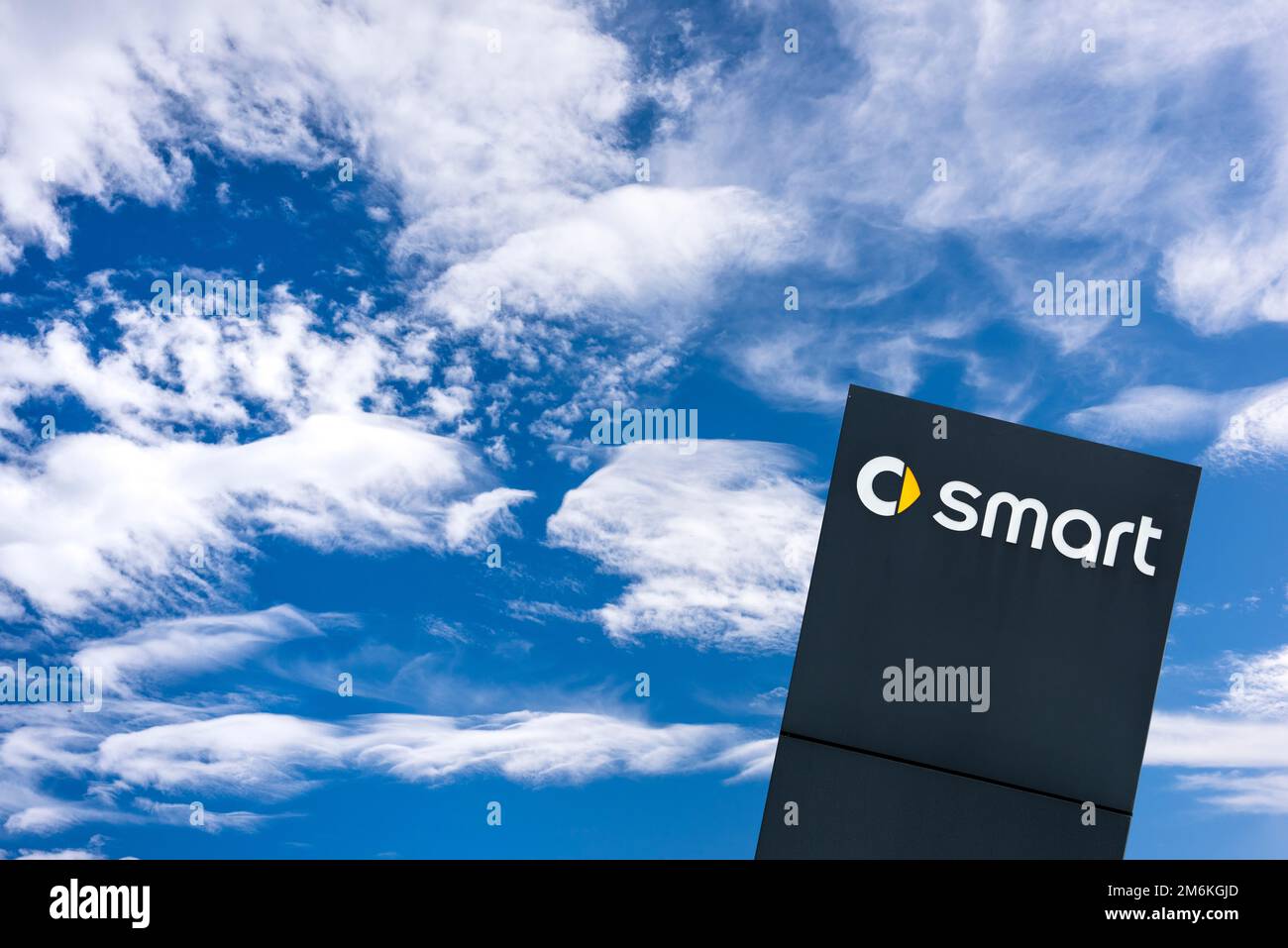 Company sign and logo of car company Mercedes-Benz, Smart Stock Photo ...