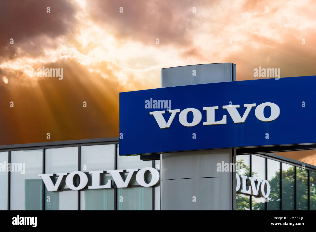 Company sign and logo of car company Volvo Stock Photo - Alamy