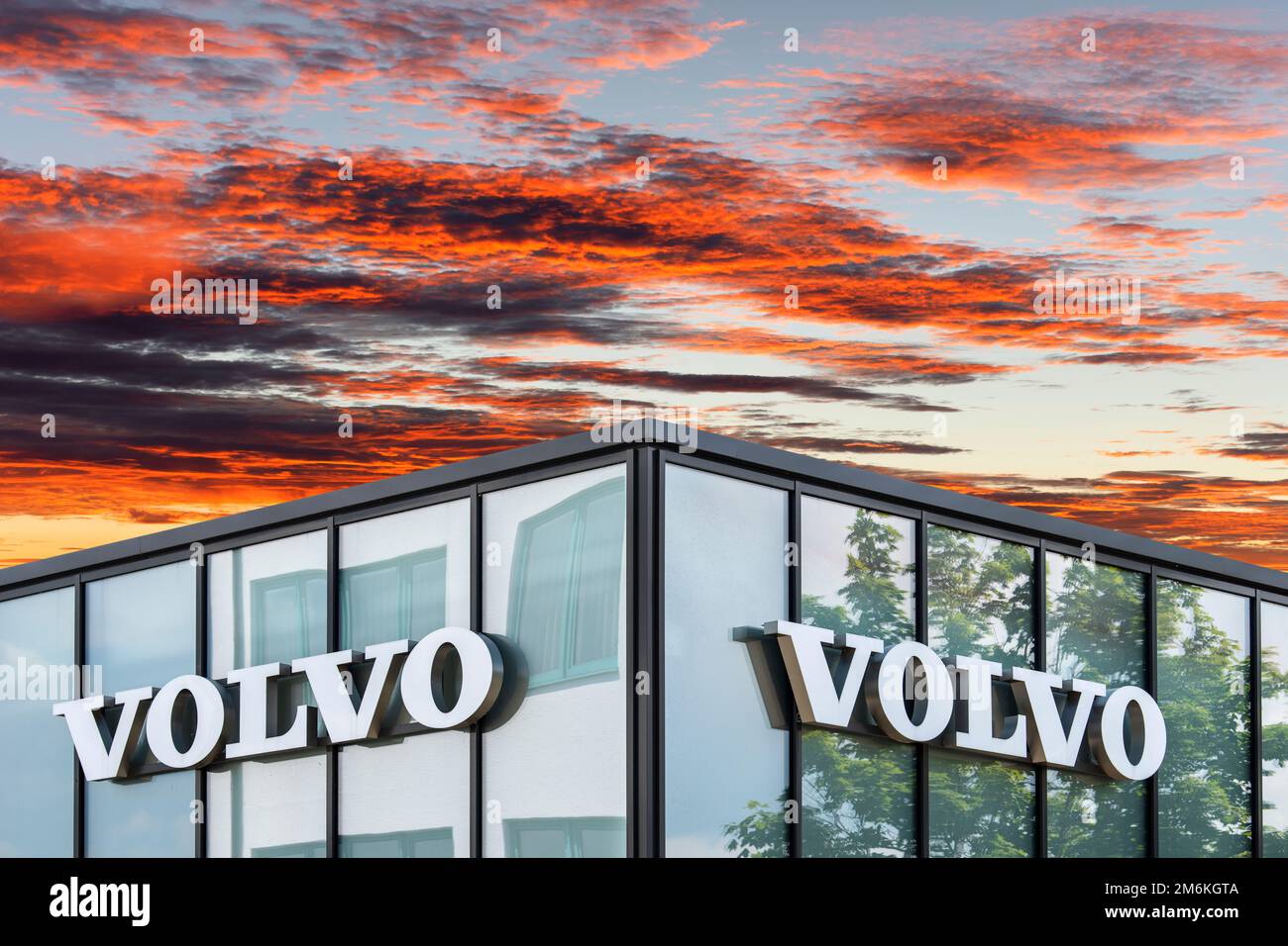 Company sign and logo of car company Volvo Stock Photo - Alamy