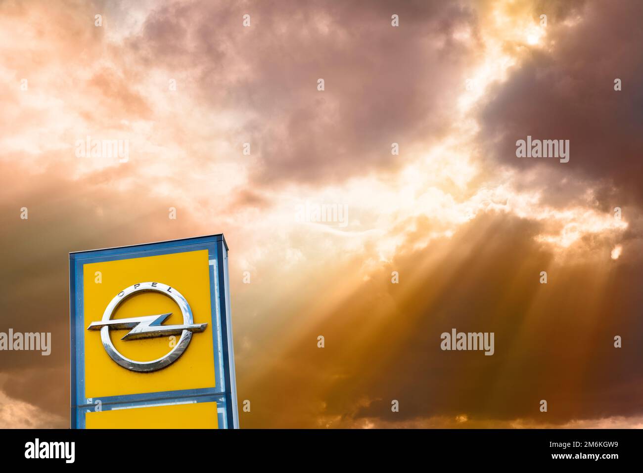 An opel car logo hi-res stock photography and images - Alamy
