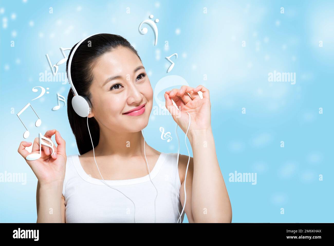 Shed happy young woman wearing headphones Stock Photo - Alamy