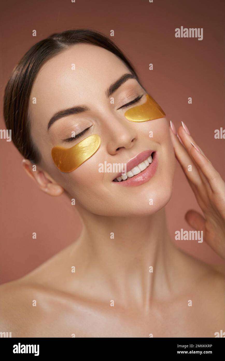 Woman eye patch hi-res stock photography and images - Alamy