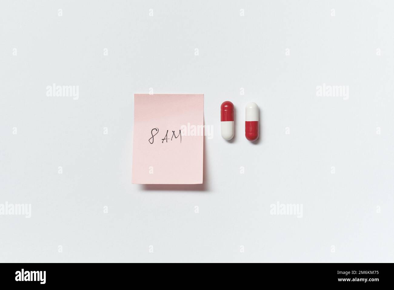 Sticky note and pharmaceutical tablets Stock Photo - Alamy