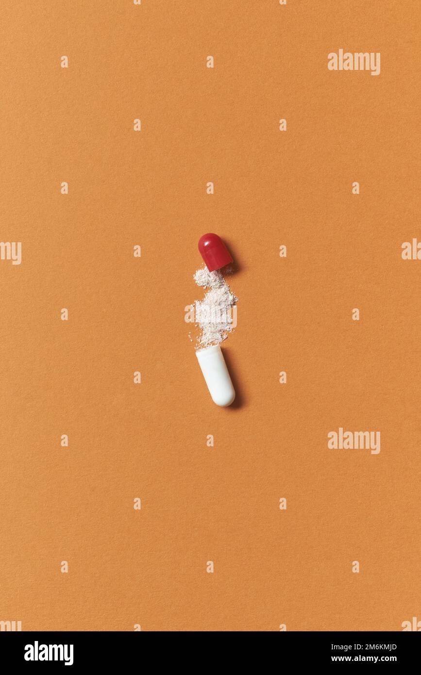 Pharmaceutical tablet with medication powder Stock Photo - Alamy