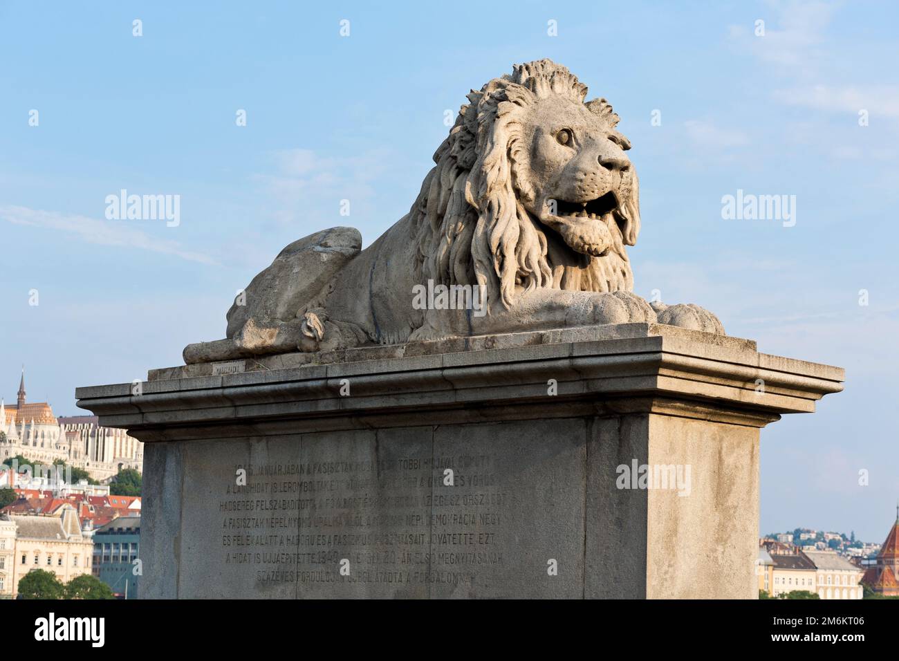 Budapest cheney chain bridge stone lions Stock Photo - Alamy