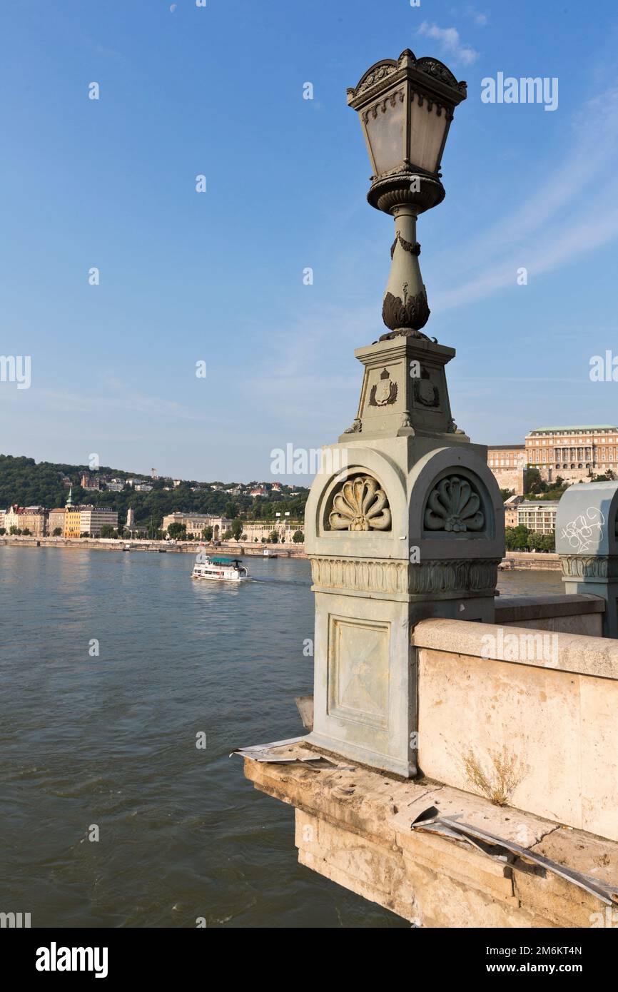 Budapest cheney chain bridge Stock Photo - Alamy