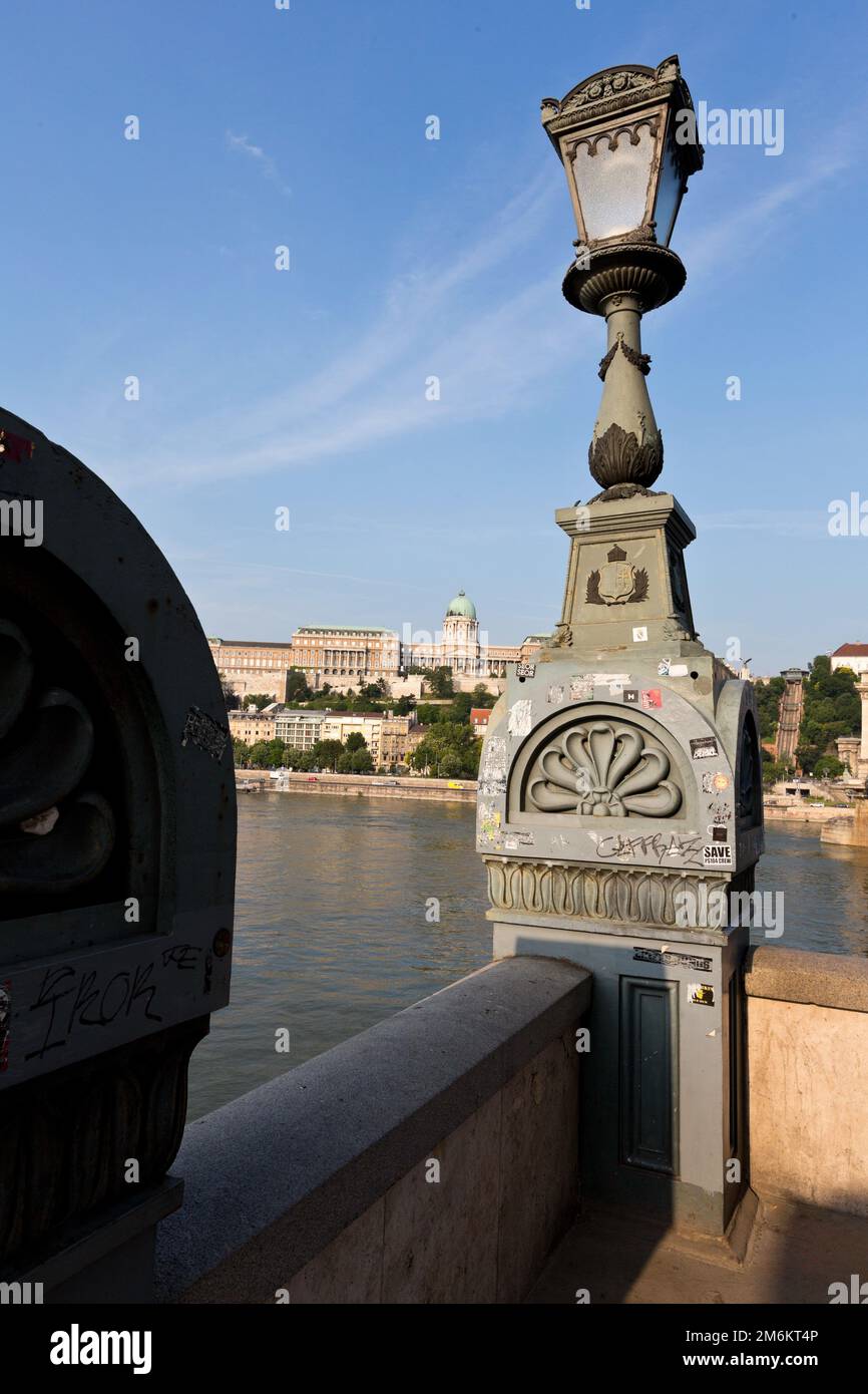 Budapest cheney chain bridge Stock Photo - Alamy