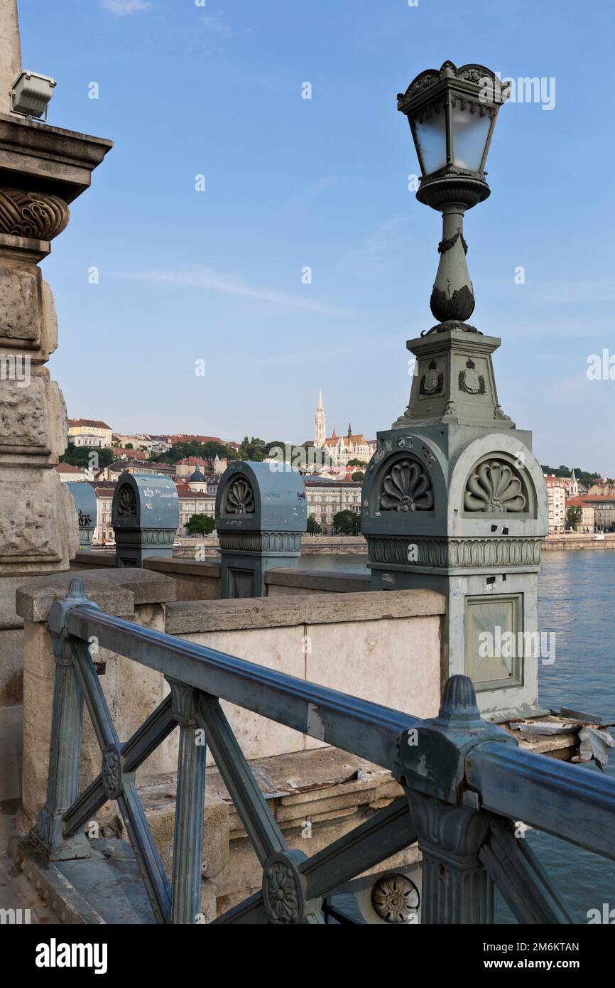 Budapest cheney chain bridge Stock Photo - Alamy