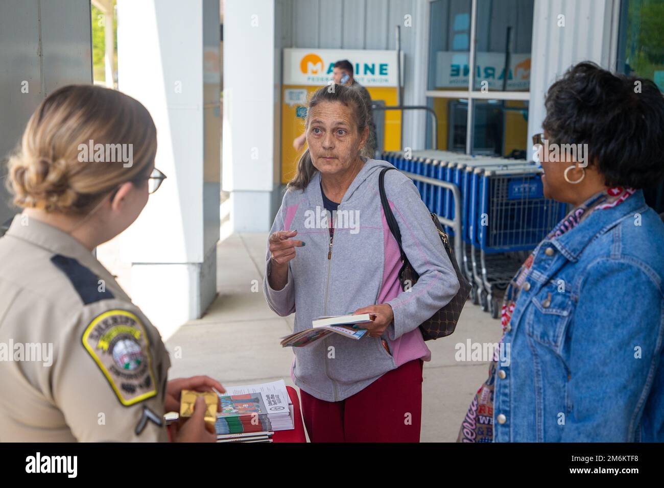 Deputy Stephanie Davis (left), a Drug Abuse Resistance Education (D.A.R ...