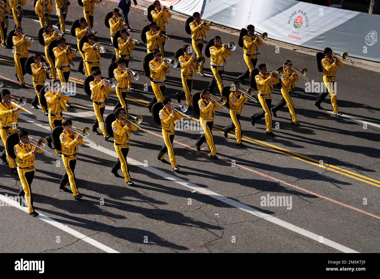 Members of the Buhos Marching Band march during the 134th annual Rose ...