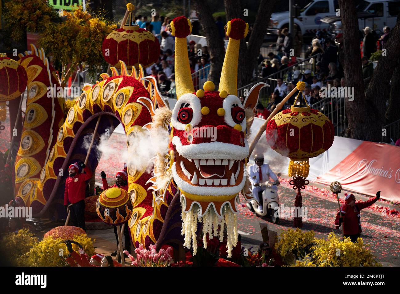 Donate life dragon float hi-res stock photography and images - Alamy