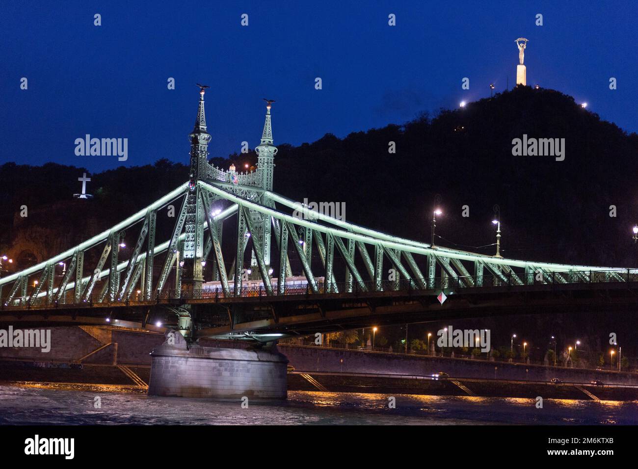 Budapest chain bridge at night Stock Photo - Alamy