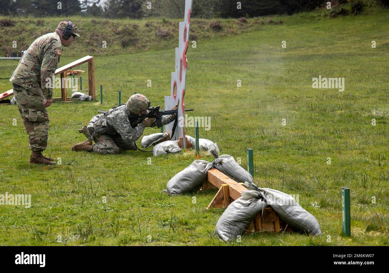 An Oregon Army National Guard Soldier aims his service M4 carbine rifle ...