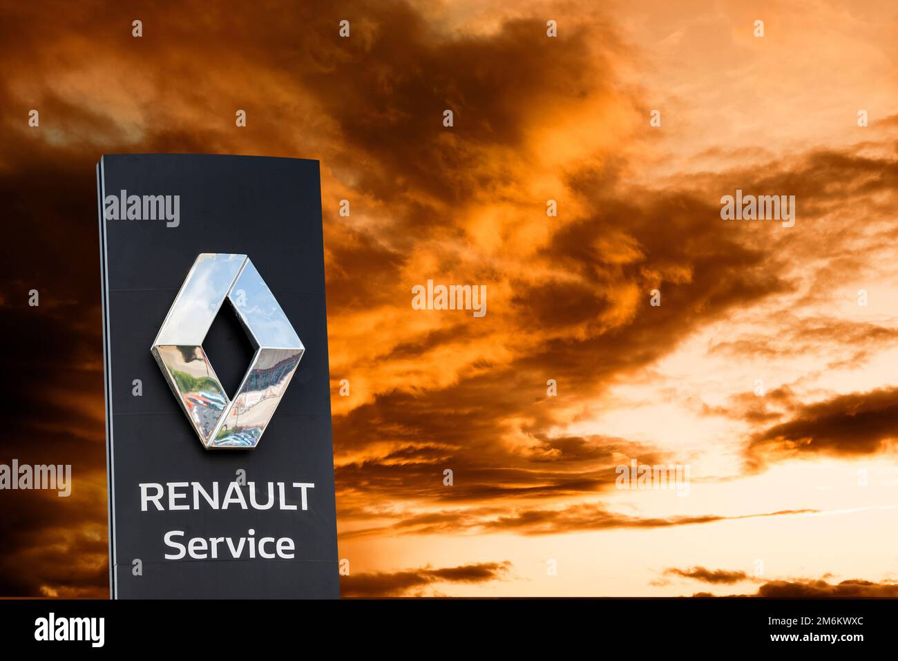 Renault symbol hi-res stock photography and images - Alamy